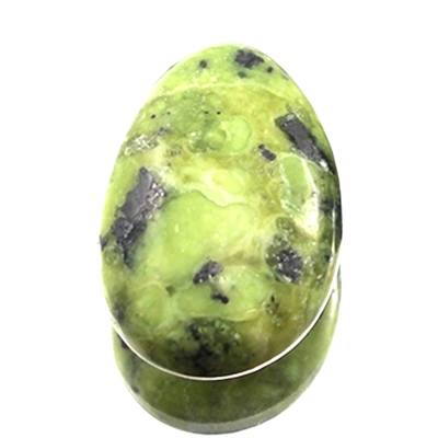 Lizardit Edelstein gebohrt